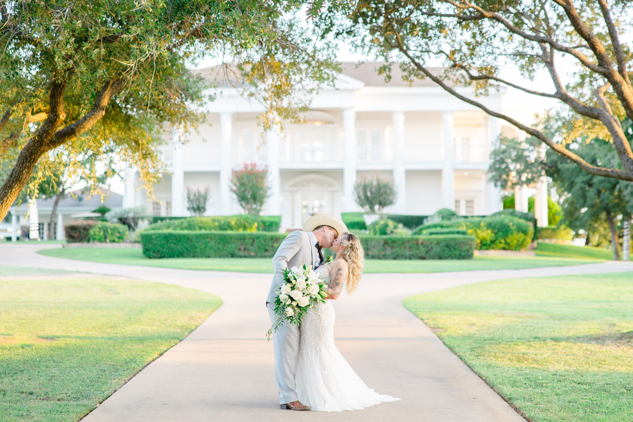 Lonestar Mansion | Hannah & Sean | Dallas Wedding Photographer